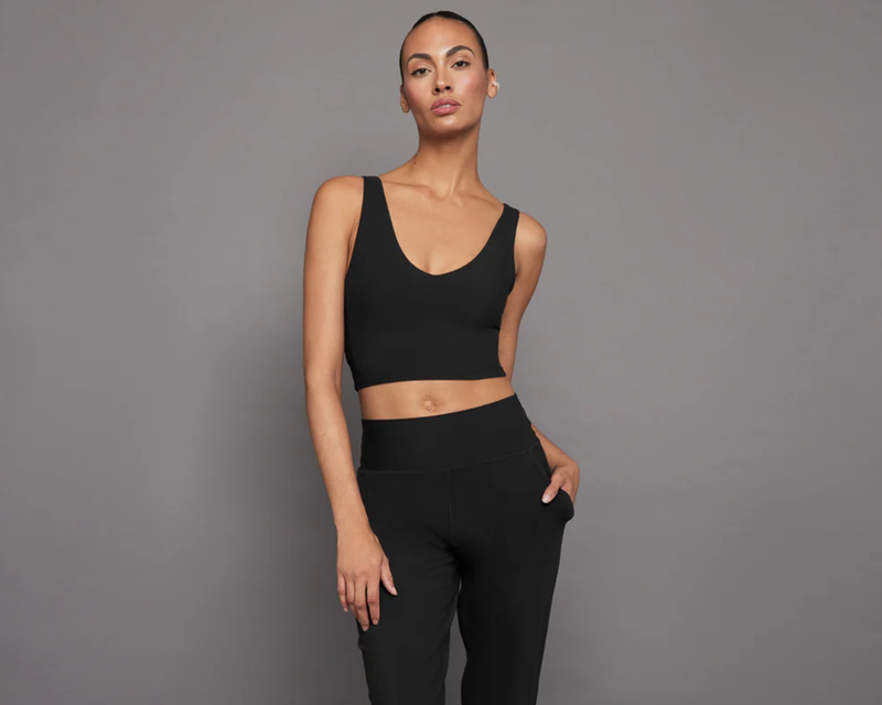 Carbon 38 – V-Neck Longline Bra in Melt, Black | Goody